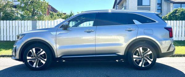 Grey Kia Sorento 2023 in Vilnius, with an engine capacity of 1.60 L and mileage of 154 thousand km for 26499 €, photo 10 on AUTOMOTO.COM.LV