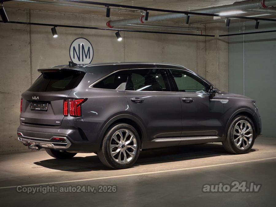 Grey Kia Sorento 2023 in Tallinn, with an engine capacity of 2.20 L and mileage of 127 thousand km for 32990 €, photo 3 on AUTOMOTO.COM.LV