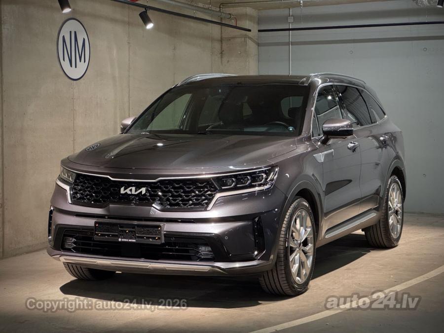 Grey Kia Sorento 2023 in Tallinn, with an engine capacity of 2.20 L and mileage of 127 thousand km for 32990 €, photo 4 on AUTOMOTO.COM.LV