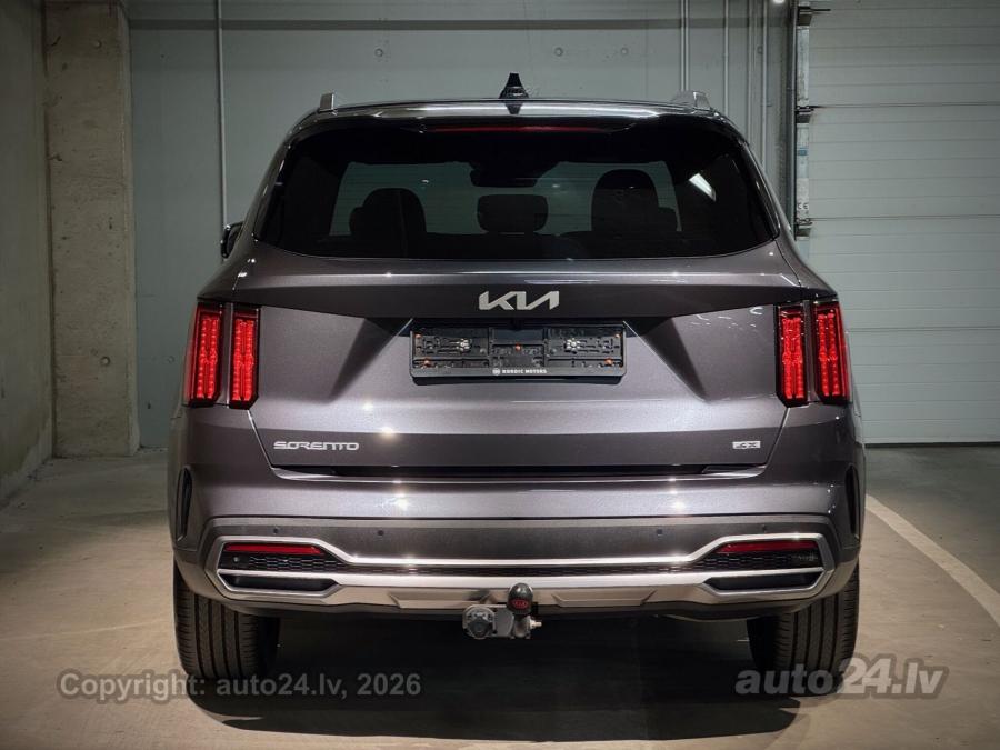 Grey Kia Sorento 2023 in Tallinn, with an engine capacity of 2.20 L and mileage of 127 thousand km for 32990 €, photo 7 on AUTOMOTO.COM.LV