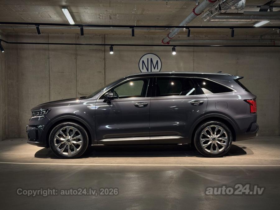 Grey Kia Sorento 2023 in Tallinn, with an engine capacity of 2.20 L and mileage of 127 thousand km for 32990 €, photo 8 on AUTOMOTO.COM.LV