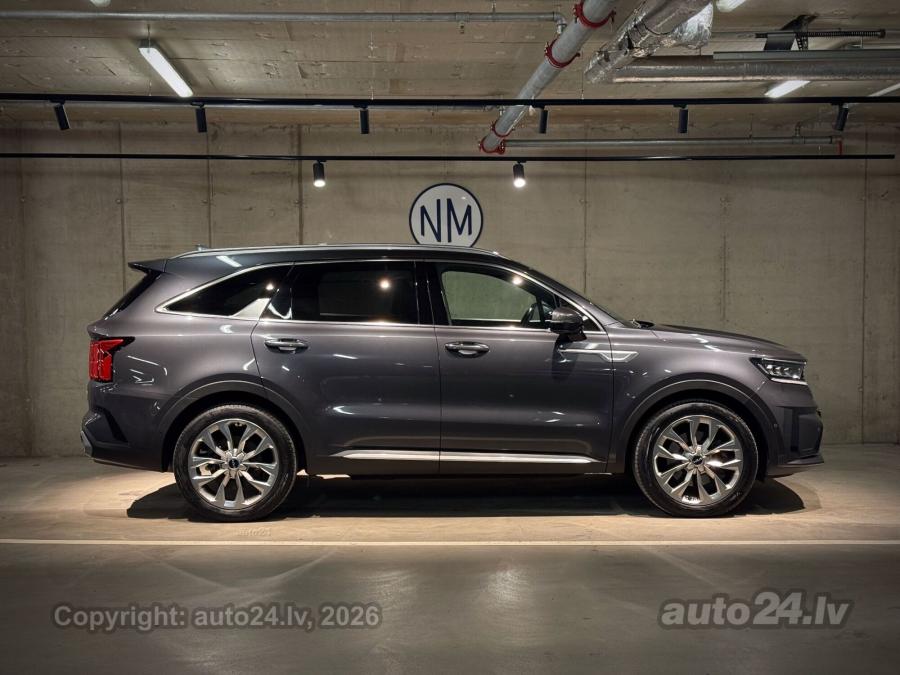 Grey Kia Sorento 2023 in Tallinn, with an engine capacity of 2.20 L and mileage of 127 thousand km for 32990 €, photo 9 on AUTOMOTO.COM.LV
