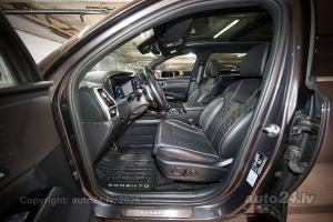 Grey Kia Sorento 2023 in Tallinn, with an engine capacity of 2.20 L and mileage of 127 thousand km for 32990 €, photo 11 on AUTOMOTO.COM.LV