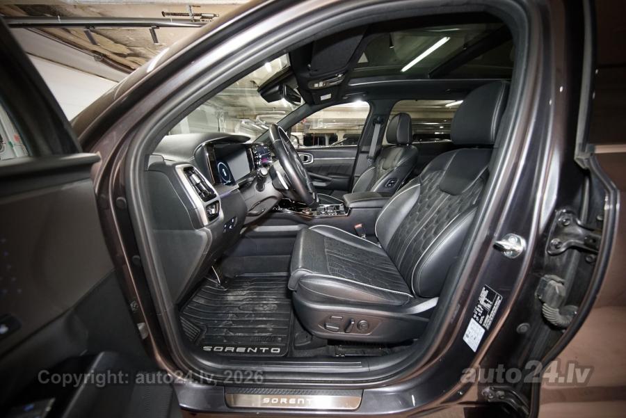 Grey Kia Sorento 2023 in Tallinn, with an engine capacity of 2.20 L and mileage of 127 thousand km for 32990 €, photo 11 on AUTOMOTO.COM.LV