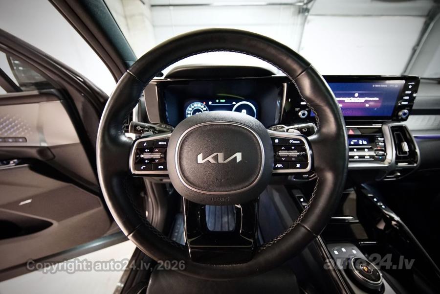 Grey Kia Sorento 2023 in Tallinn, with an engine capacity of 2.20 L and mileage of 127 thousand km for 32990 €, photo 16 on AUTOMOTO.COM.LV