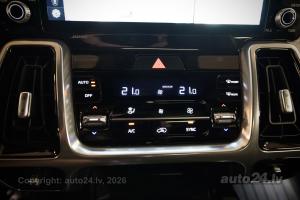 Grey Kia Sorento 2023 in Tallinn, with an engine capacity of 2.20 L and mileage of 127 thousand km for 32990 €, photo 22 on AUTOMOTO.COM.LV