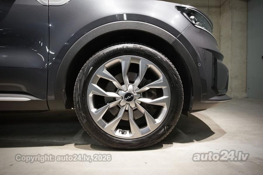 Grey Kia Sorento 2023 in Tallinn, with an engine capacity of 2.20 L and mileage of 127 thousand km for 32990 €, photo 30 on AUTOMOTO.COM.LV