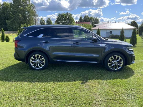 Pelēks Kia Sorento 2024 Tallina, ar dzinēja tilpumu 2.20 L un nobraukumu 47 tūkst. km par 45900 €, foto 3 vietnē AUTOMOTO.COM.LV