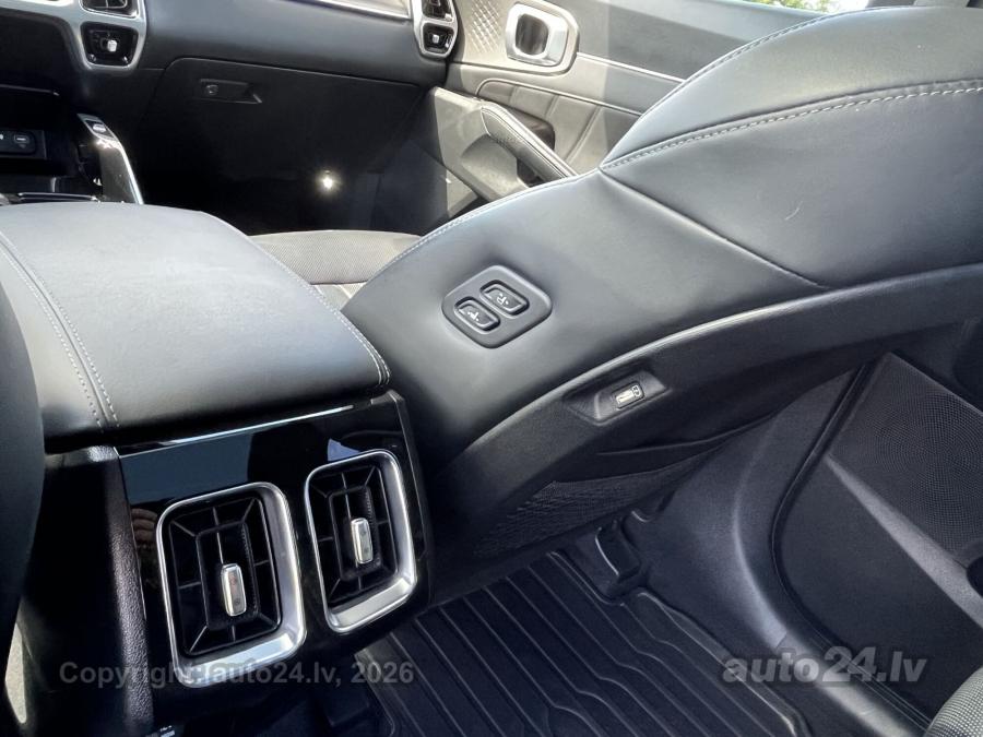 Pelēks Kia Sorento 2024 Tallina, ar dzinēja tilpumu 2.20 L un nobraukumu 47 tūkst. km par 45900 €, foto 15 vietnē AUTOMOTO.COM.LV