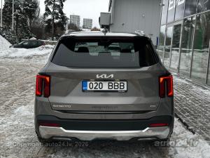 Grey Kia Sorento 2025 in Tallinn, with an engine capacity of 2.20 L and mileage of 12 thousand km for 61400 €, photo 4 on AUTOMOTO.COM.LV