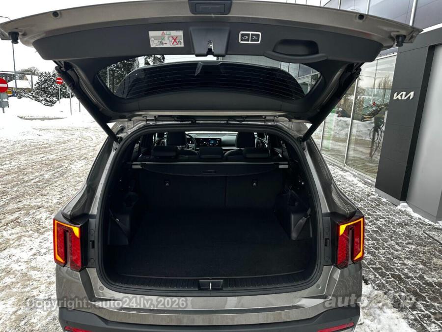 Grey Kia Sorento 2025 in Tallinn, with an engine capacity of 2.20 L and mileage of 12 thousand km for 61400 €, photo 16 on AUTOMOTO.COM.LV