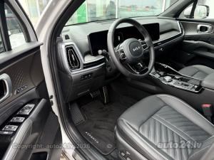Pelēks Kia Sorento 2026 Tallina, ar dzinēja tilpumu 2.20 L un nobraukumu 5 tūkst. km par 61500 €, foto 8 vietnē AUTOMOTO.COM.LV