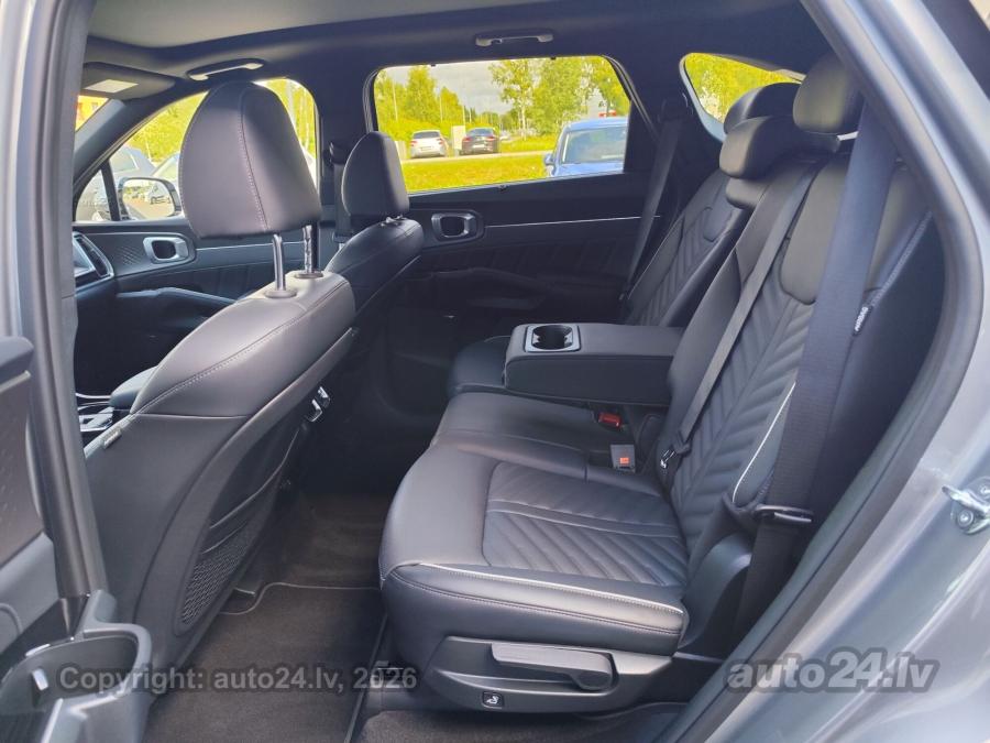 Pelēks Kia Sorento 2026 Tallina, ar dzinēja tilpumu 2.20 L un nobraukumu 9 tūkst. km par 61900 €, foto 12 vietnē AUTOMOTO.COM.LV