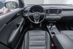 Pelēks Kia Sorento 2016 Peetri, ar dzinēja tilpumu 2.20 L un nobraukumu 141 tūkst. km par 20700 €, foto 14 vietnē AUTOMOTO.COM.LV
