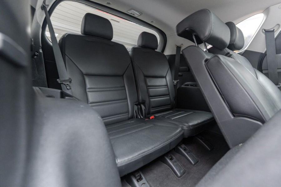 Pelēks Kia Sorento 2016 Peetri, ar dzinēja tilpumu 2.20 L un nobraukumu 141 tūkst. km par 20700 €, foto 16 vietnē AUTOMOTO.COM.LV