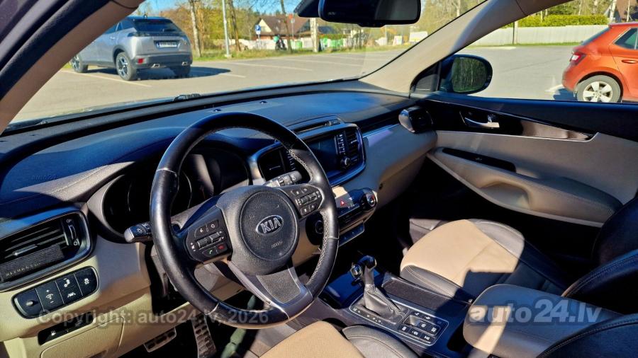Pelēks Kia Sorento 2016 Tallina, ar dzinēja tilpumu 2.20 L un nobraukumu 194 tūkst. km par 15000 €, foto 12 vietnē AUTOMOTO.COM.LV