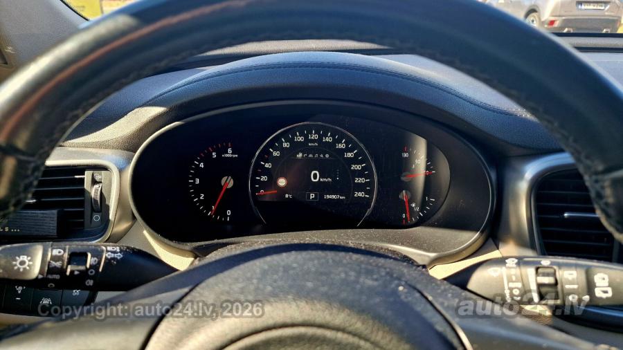 Pelēks Kia Sorento 2016 Tallina, ar dzinēja tilpumu 2.20 L un nobraukumu 194 tūkst. km par 15000 €, foto 14 vietnē AUTOMOTO.COM.LV