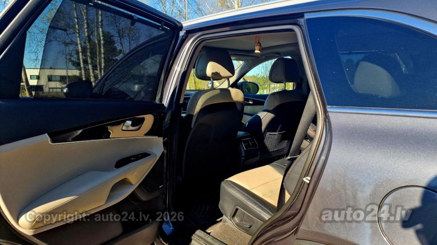 Pelēks Kia Sorento 2016 Tallina, ar dzinēja tilpumu 2.20 L un nobraukumu 194 tūkst. km par 15000 €, foto 15 vietnē AUTOMOTO.COM.LV