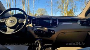 Pelēks Kia Sorento 2016 Tallina, ar dzinēja tilpumu 2.20 L un nobraukumu 194 tūkst. km par 15000 €, foto 17 vietnē AUTOMOTO.COM.LV