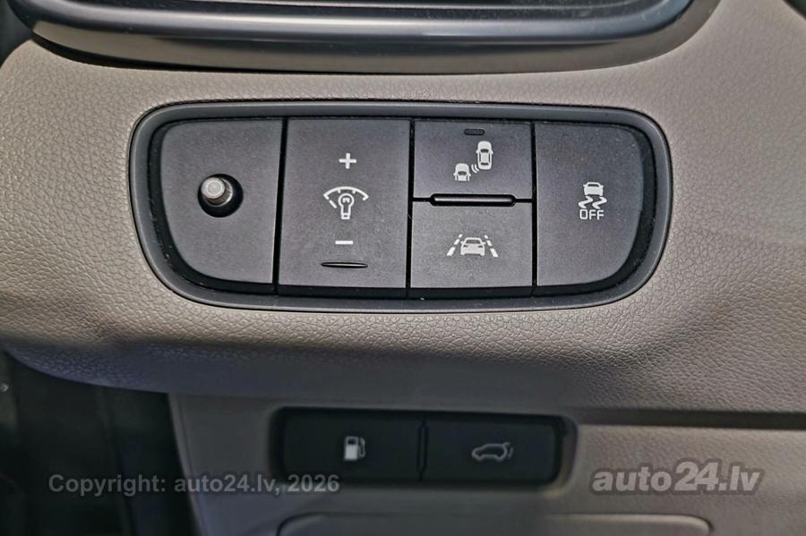 Pelēks Kia Sorento 2016 Tallina, ar dzinēja tilpumu 2.20 L un nobraukumu 194 tūkst. km par 15000 €, foto 24 vietnē AUTOMOTO.COM.LV
