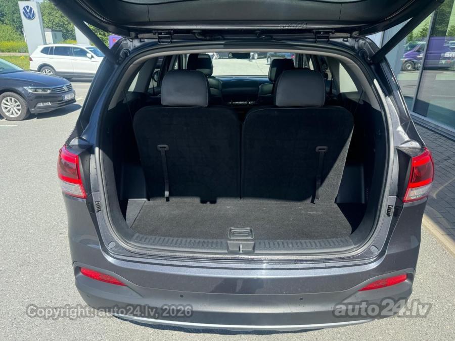 Pelēks Kia Sorento 2016 Tallina, ar dzinēja tilpumu 2.20 L un nobraukumu 141 tūkst. km par 17990 €, foto 5 vietnē AUTOMOTO.COM.LV