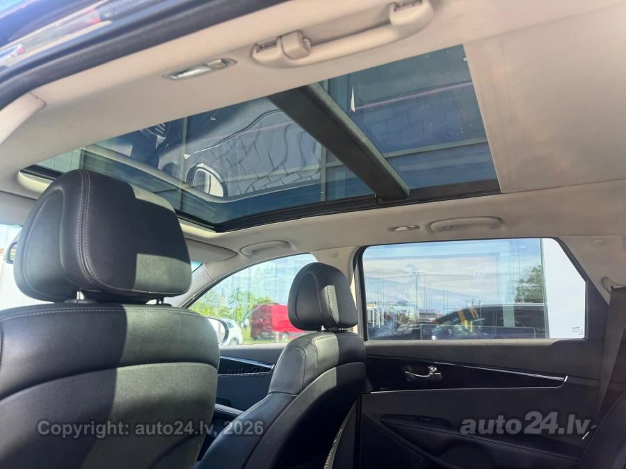 Pelēks Kia Sorento 2016 Tallina, ar dzinēja tilpumu 2.20 L un nobraukumu 141 tūkst. km par 17990 €, foto 6 vietnē AUTOMOTO.COM.LV