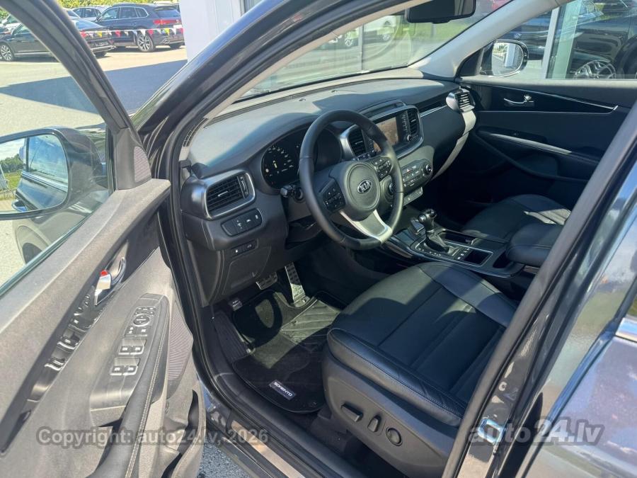Pelēks Kia Sorento 2016 Tallina, ar dzinēja tilpumu 2.20 L un nobraukumu 141 tūkst. km par 17990 €, foto 11 vietnē AUTOMOTO.COM.LV