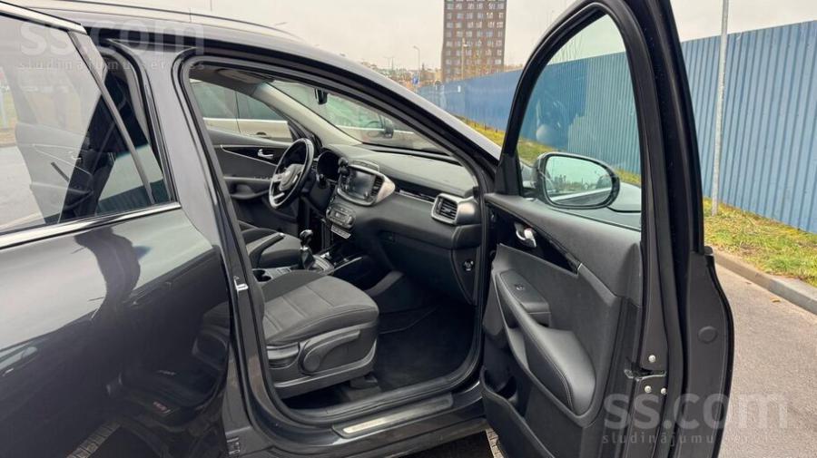 Pelēks Kia Sorento 2018 Rīga, ar dzinēja tilpumu 2.20 L un nobraukumu 70 tūkst. km par 19000 €, foto 12 vietnē AUTOMOTO.COM.LV