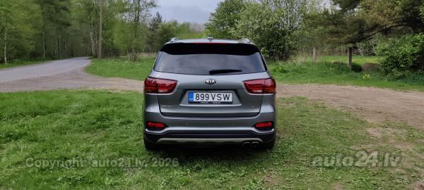 Grey Kia Sorento 2019 in Tallinn, with an engine capacity of 2.20 L and mileage of 164 thousand km for 22500 €, photo 6 on AUTOMOTO.COM.LV
