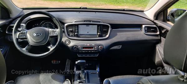 Grey Kia Sorento 2019 in Tallinn, with an engine capacity of 2.20 L and mileage of 164 thousand km for 22500 €, photo 9 on AUTOMOTO.COM.LV