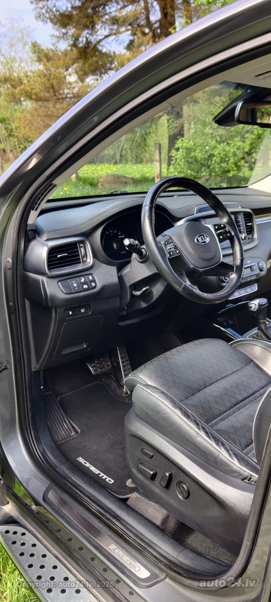 Pelēks Kia Sorento 2019 Tallina, ar dzinēja tilpumu 2.20 L un nobraukumu 164 tūkst. km par 22500 €, foto 17 vietnē AUTOMOTO.COM.LV