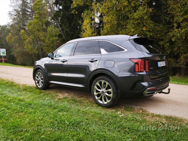 Grey Kia Sorento 2021 in Tallinn, with an engine capacity of 2.20 L and mileage of 155 thousand km for 30000 €, photo 7 on AUTOMOTO.COM.LV
