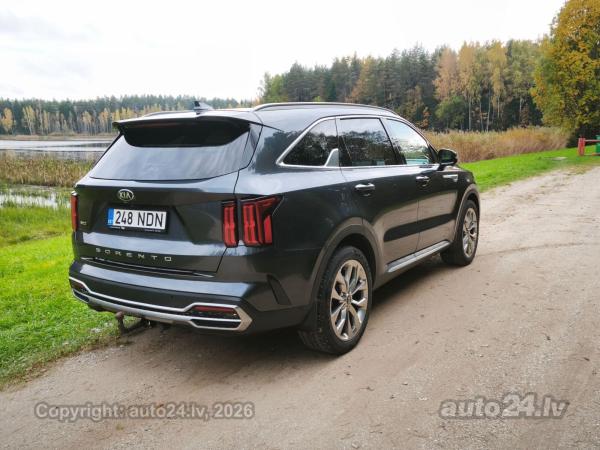 Grey Kia Sorento 2021 in Tallinn, with an engine capacity of 2.20 L and mileage of 155 thousand km for 30000 €, photo 8 on AUTOMOTO.COM.LV