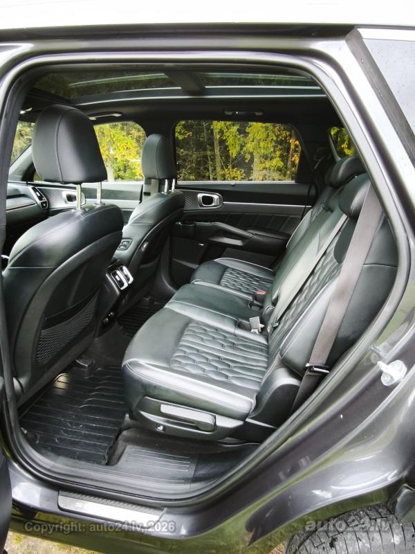 Grey Kia Sorento 2021 in Tallinn, with an engine capacity of 2.20 L and mileage of 155 thousand km for 30000 €, photo 11 on AUTOMOTO.COM.LV