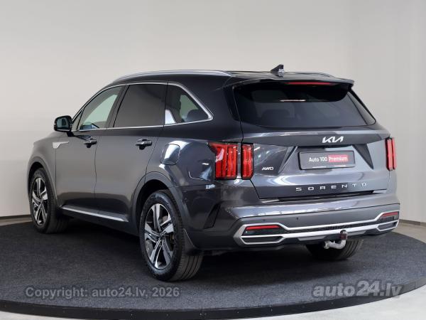 Grey Kia Sorento 2022 in Tallinn, with an engine capacity of 2.20 L and mileage of 92 thousand km for 37900 €, photo 4 on AUTOMOTO.COM.LV