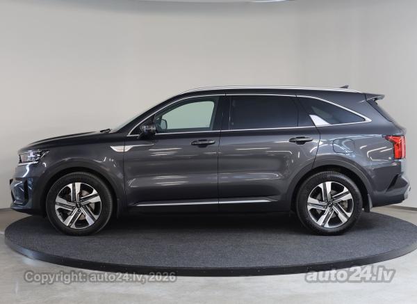 Grey Kia Sorento 2022 in Tallinn, with an engine capacity of 2.20 L and mileage of 92 thousand km for 37900 €, photo 5 on AUTOMOTO.COM.LV