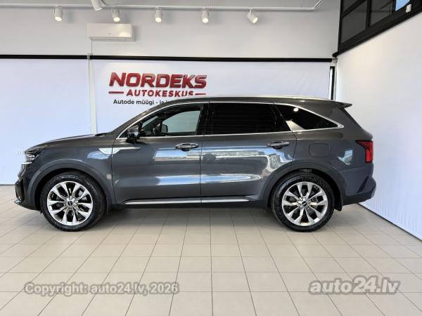 Grey Kia Sorento 2024 in Tallinn, with an engine capacity of 2.20 L and mileage of 48 thousand km for 44990 €, photo 4 on AUTOMOTO.COM.LV