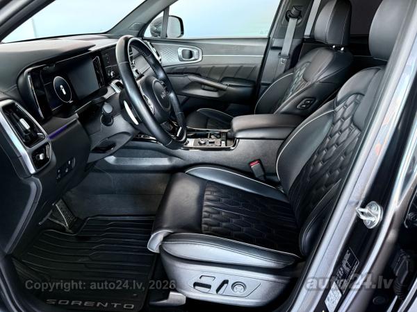 Grey Kia Sorento 2024 in Tallinn, with an engine capacity of 2.20 L and mileage of 48 thousand km for 44990 €, photo 8 on AUTOMOTO.COM.LV
