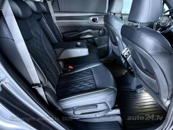 Grey Kia Sorento 2024 in Tallinn, with an engine capacity of 2.20 L and mileage of 48 thousand km for 44990 €, photo 11 on AUTOMOTO.COM.LV