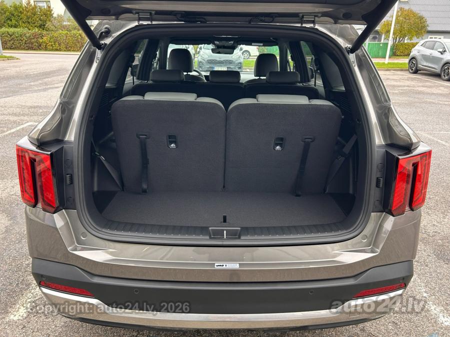 Pelēks Kia Sorento 2026 Rakvere, ar dzinēja tilpumu 2.20 L un nobraukumu 0 tūkst. km par 53990 €, foto 13 vietnē AUTOMOTO.COM.LV