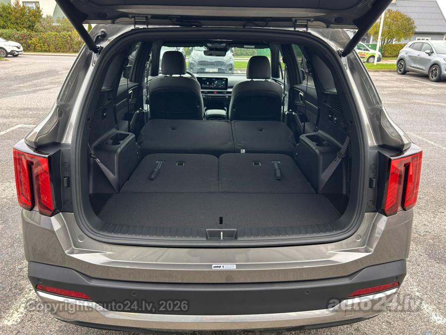 Pelēks Kia Sorento 2026 Rakvere, ar dzinēja tilpumu 2.20 L un nobraukumu 0 tūkst. km par 53990 €, foto 15 vietnē AUTOMOTO.COM.LV