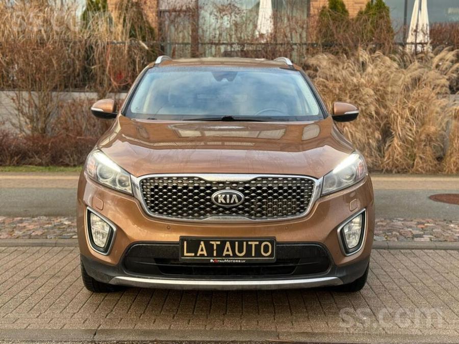 Orange Kia Sorento 2015 in Riga, with an engine capacity of 2.20 L and mileage of 209 thousand km for 12500 €, photo 4 on AUTOMOTO.COM.LV