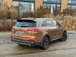 Orange Kia Sorento 2015 in Riga, with an engine capacity of 2.20 L and mileage of 209 thousand km for 12500 €, photo 7 on AUTOMOTO.COM.LV