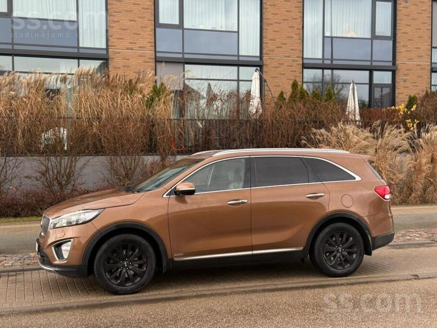 Orange Kia Sorento 2015 in Riga, with an engine capacity of 2.20 L and mileage of 209 thousand km for 12500 €, photo 10 on AUTOMOTO.COM.LV