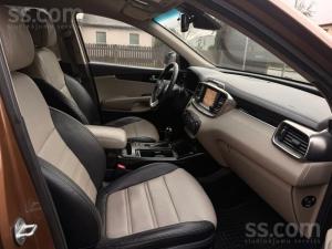 Orange Kia Sorento 2015 in Riga, with an engine capacity of 2.20 L and mileage of 209 thousand km for 12500 €, photo 21 on AUTOMOTO.COM.LV