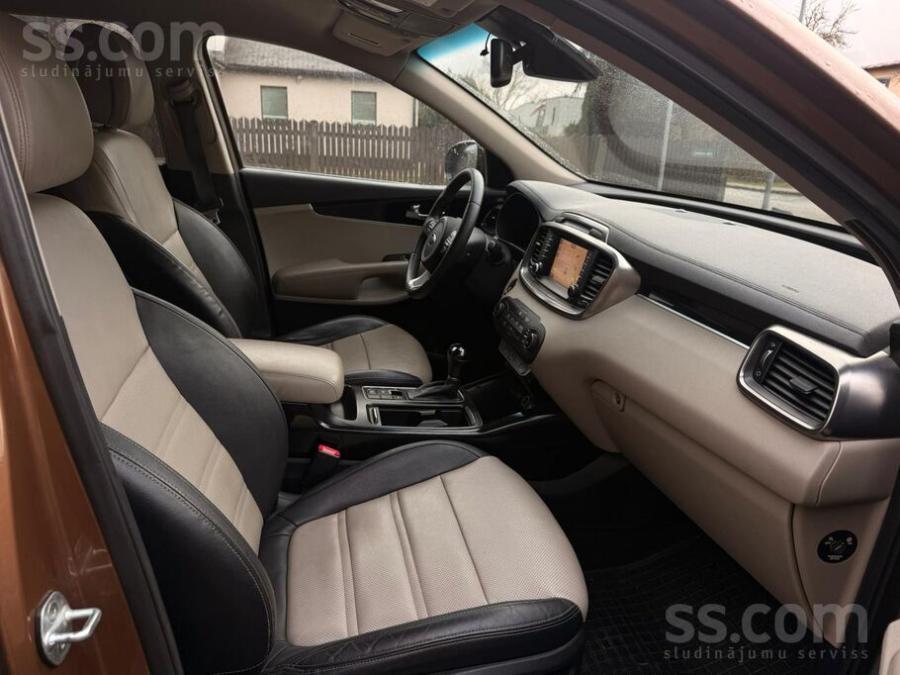 Orange Kia Sorento 2015 in Riga, with an engine capacity of 2.20 L and mileage of 209 thousand km for 12500 €, photo 21 on AUTOMOTO.COM.LV