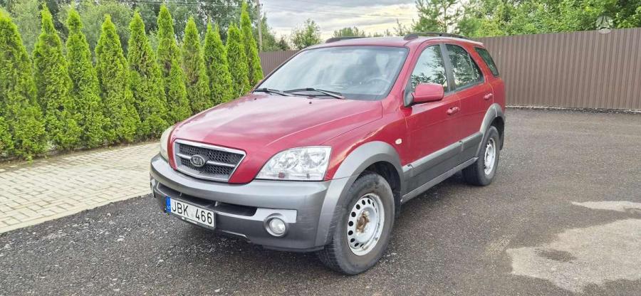 Red Kia Sorento 2004 in Vilnius, with an engine capacity of 2.49 L and mileage of 343 thousand km for 1200 €, photo 1 on AUTOMOTO.COM.LV