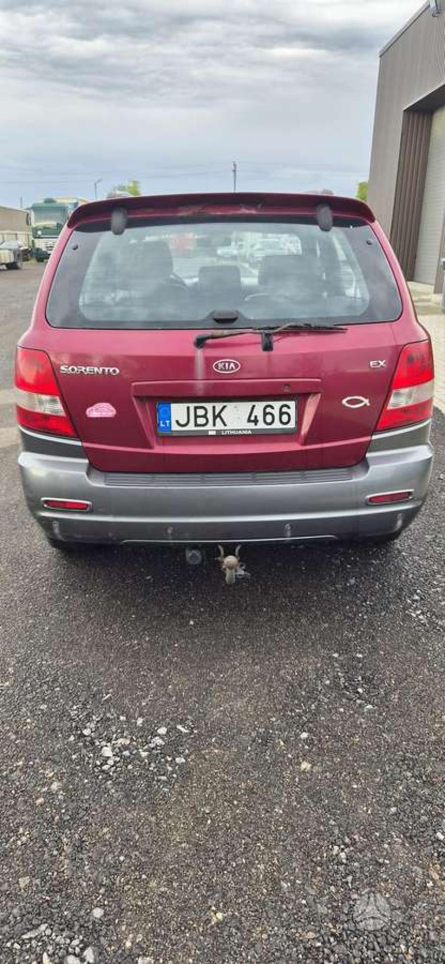 Red Kia Sorento 2004 in Vilnius, with an engine capacity of 2.49 L and mileage of 343 thousand km for 1200 €, photo 5 on AUTOMOTO.COM.LV