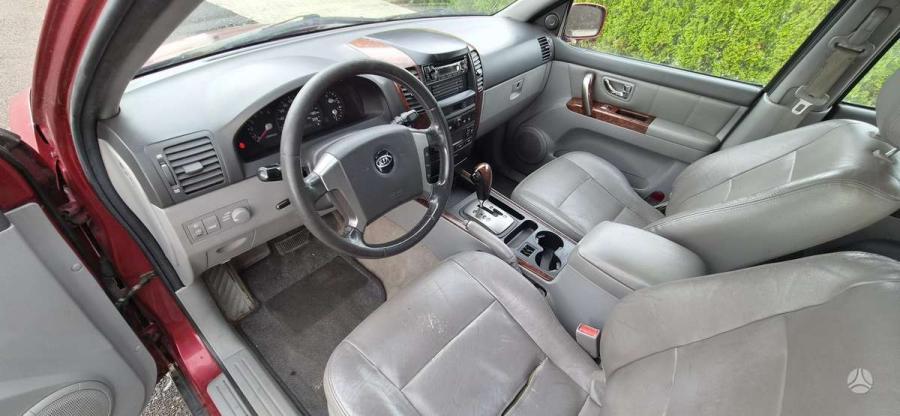 Sarkans Kia Sorento 2004 Viļņa, ar dzinēja tilpumu 2.49 L un nobraukumu 343 tūkst. km par 1050 €, foto 13 vietnē AUTOMOTO.COM.LV