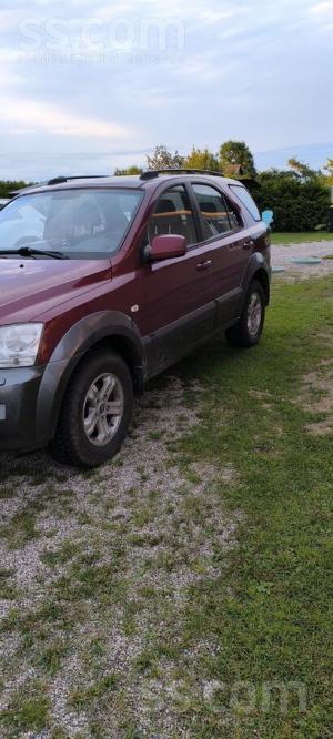 Red Kia Sorento 2005 in Daugavpils, with an engine capacity of 2.50 L and mileage of 222 thousand km for 3000 €, photo  on AUTOMOTO.COM.LV